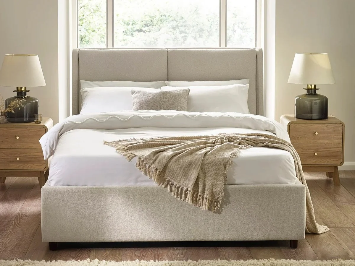 Maddock Ottoman kingsize bed
